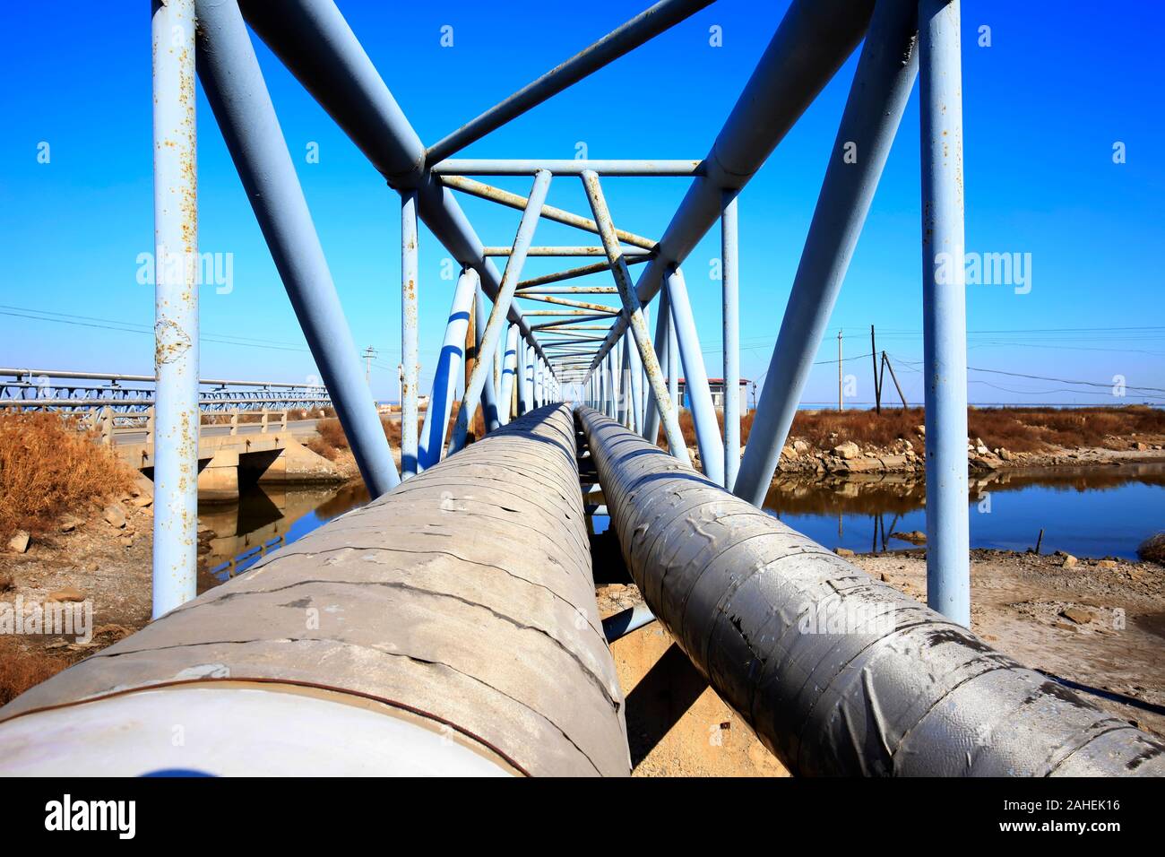 Oil field scene, oil pipelines and facilities Stock Photo - Alamy