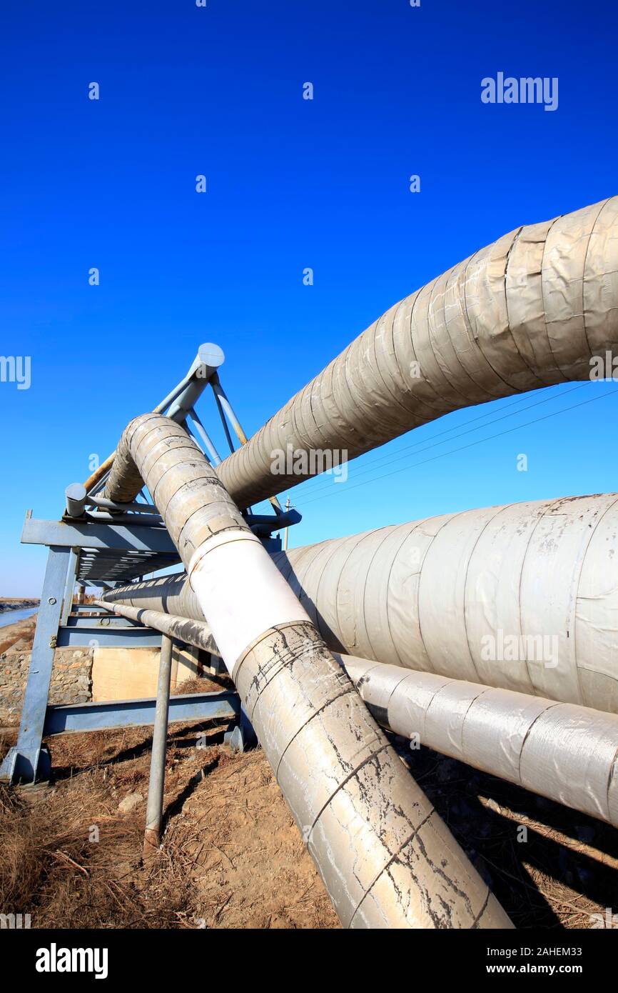 Oil field scene, oil pipelines and facilities Stock Photo - Alamy