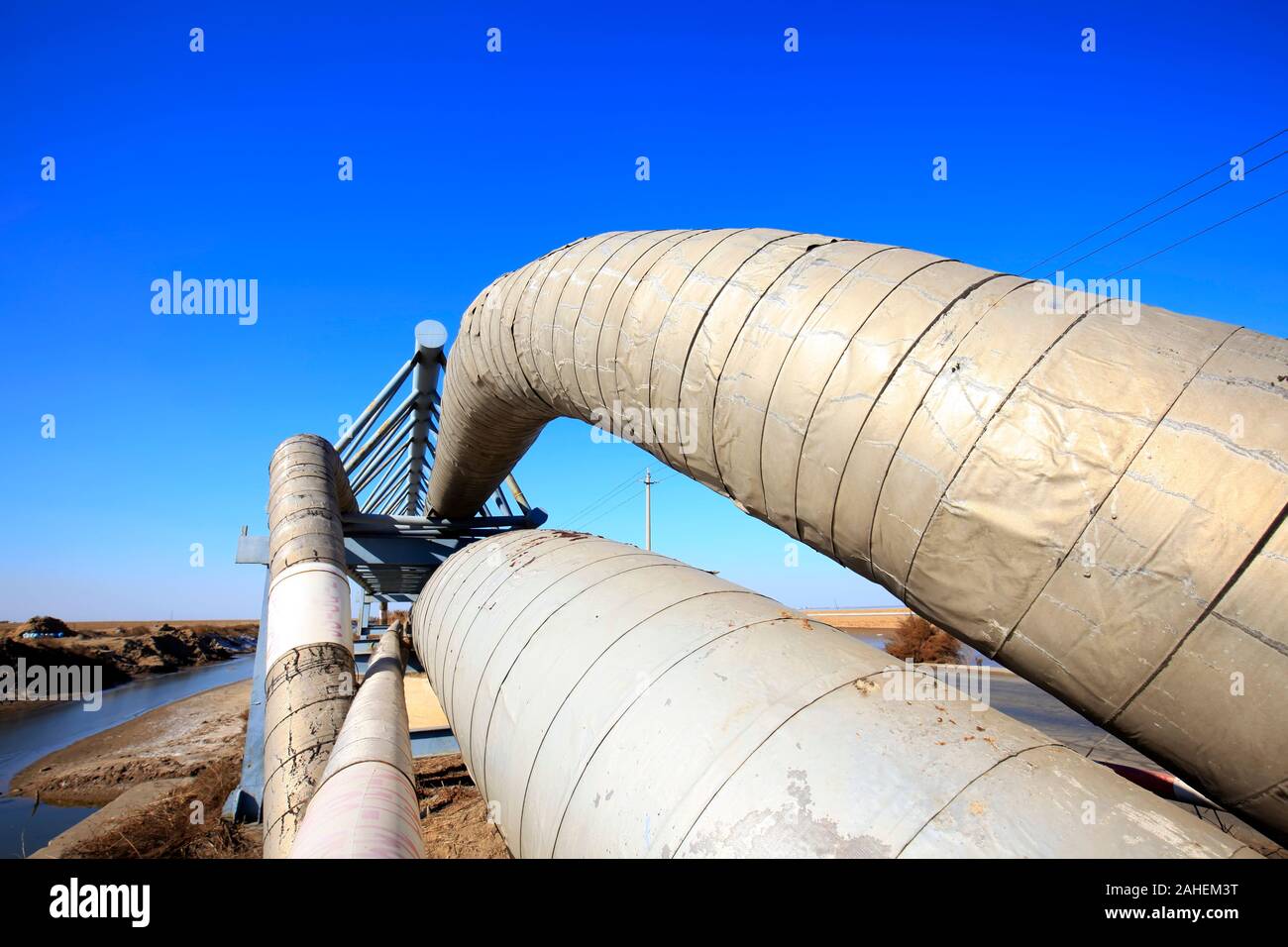 Oil field scene, oil pipelines and facilities Stock Photo - Alamy