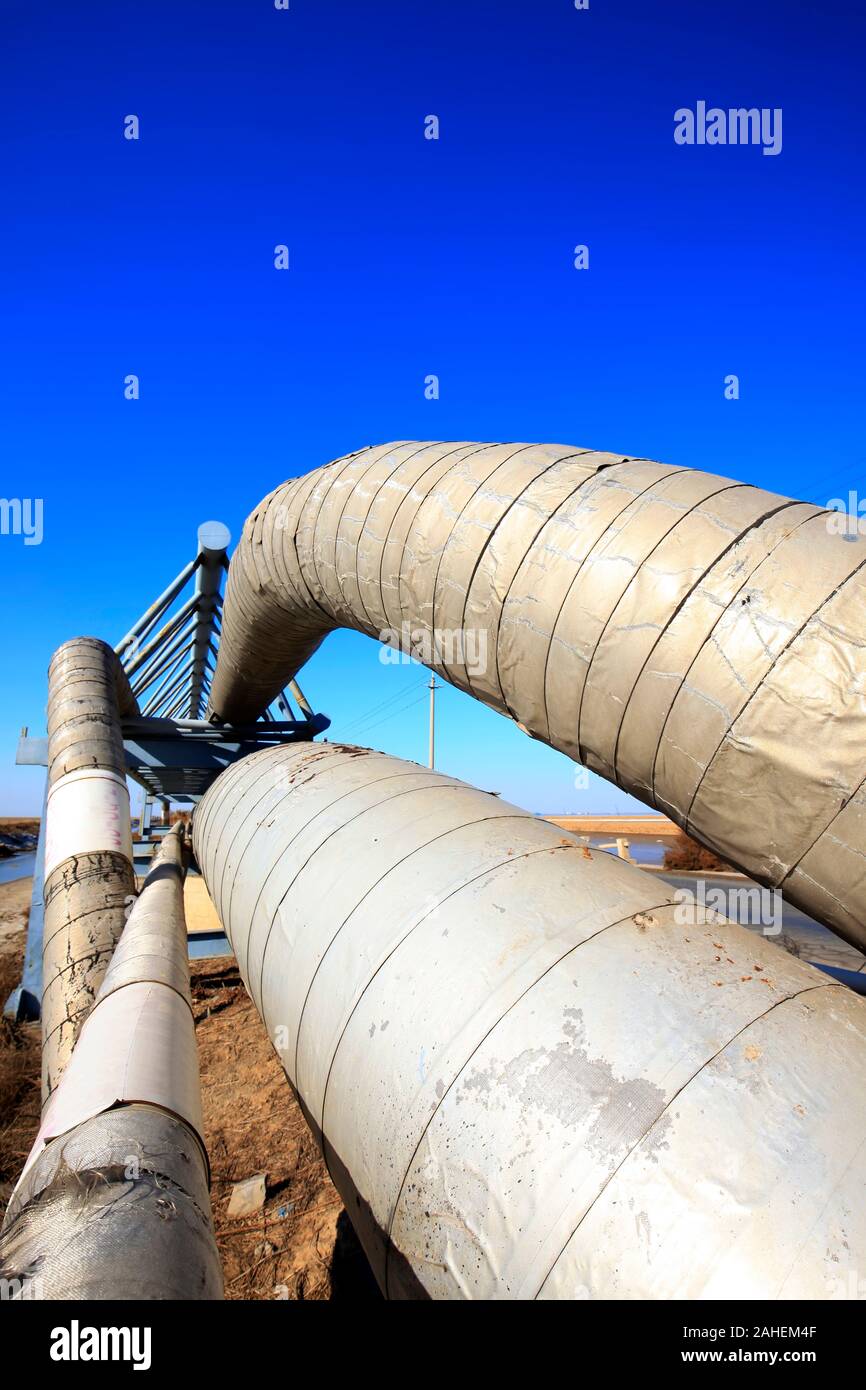 Oil field scene, oil pipelines and facilities Stock Photo - Alamy