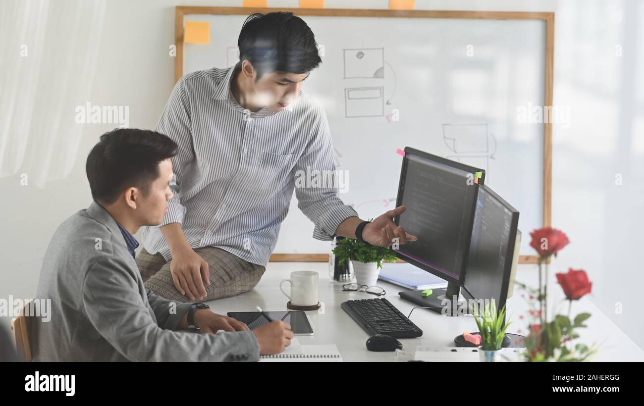 Computer programmers digital tablet hi-res stock photography and images ...