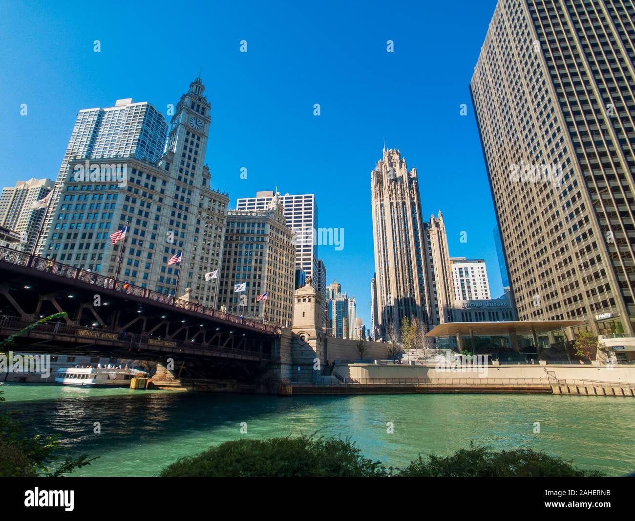 Chicago skyline daytime 4k hi-res stock photography and images - Alamy