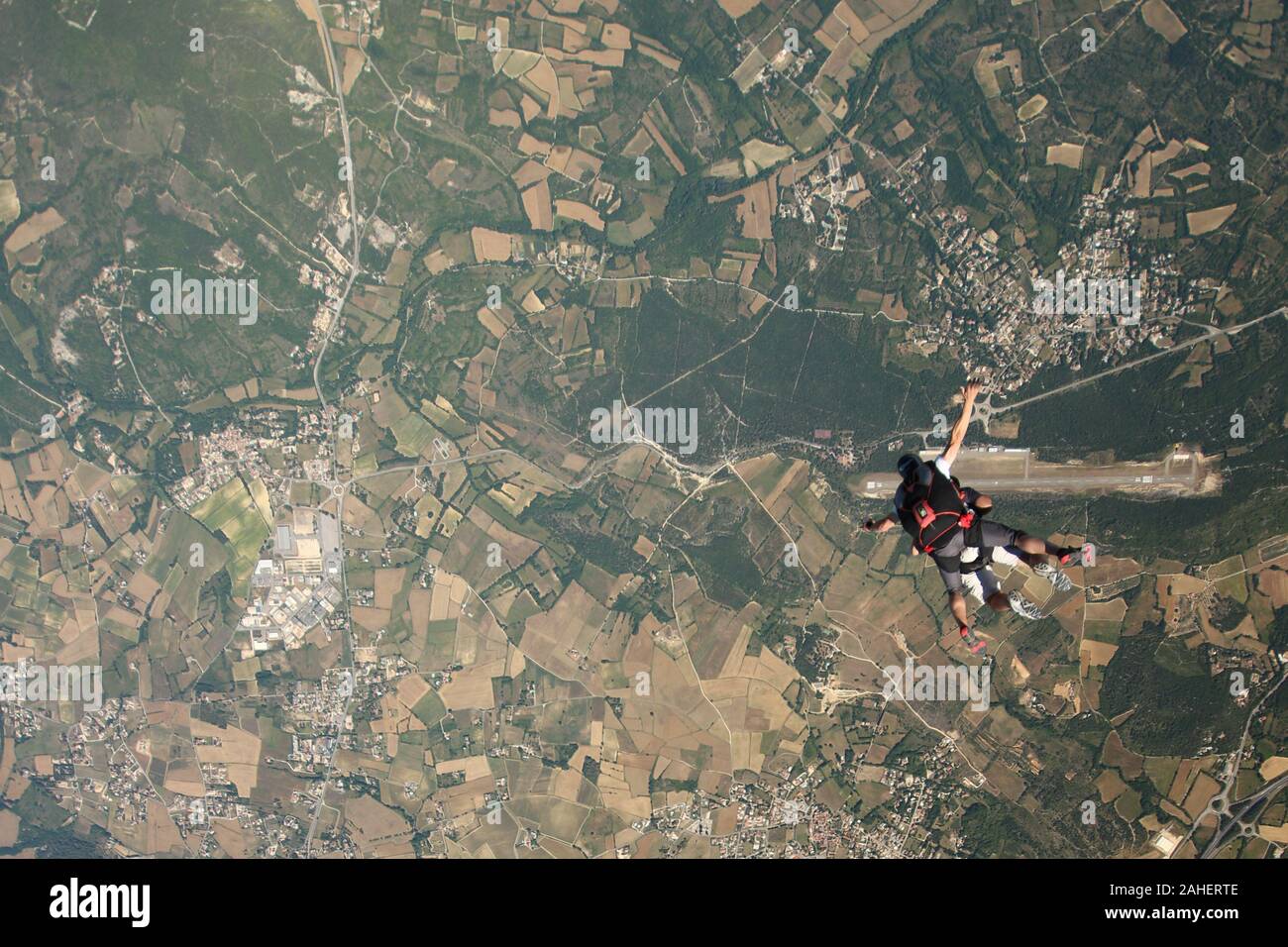 Tandem parachute jump hi-res stock photography and images - Alamy
