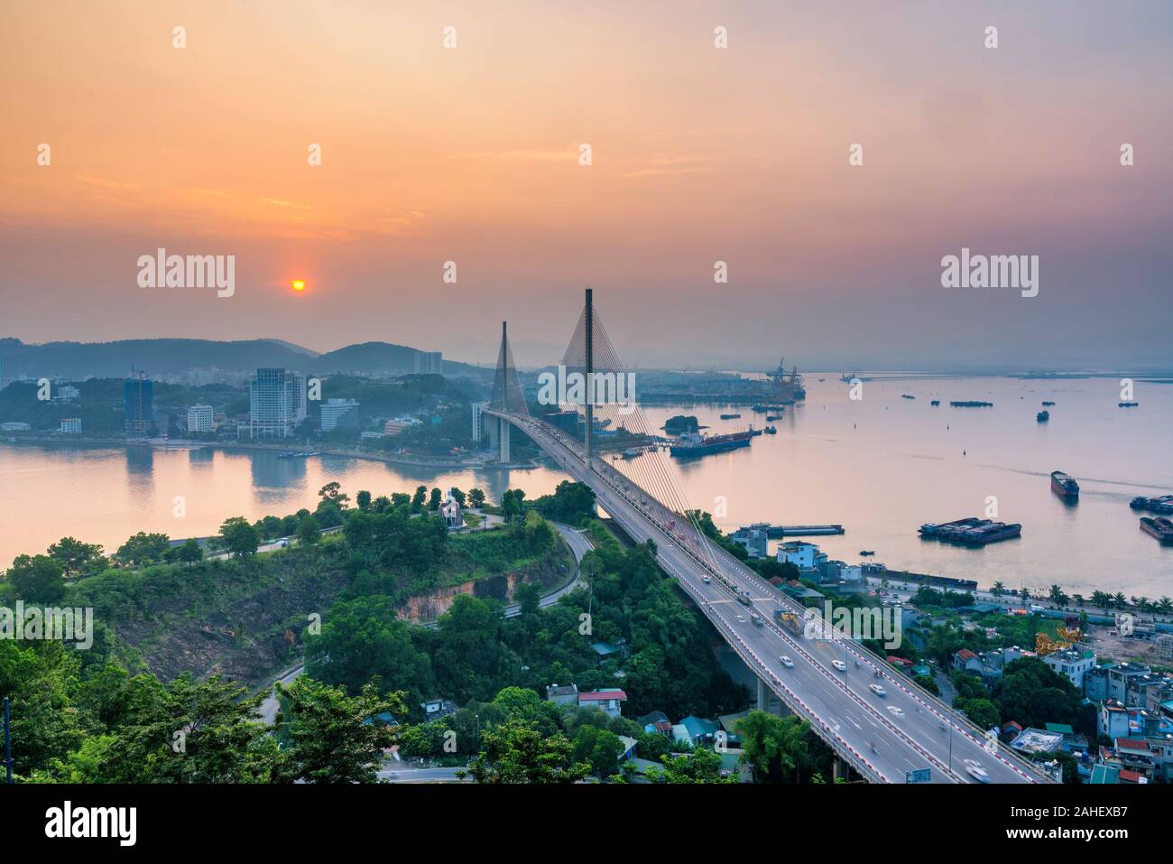Ha long city hi-res stock photography and images - Alamy
