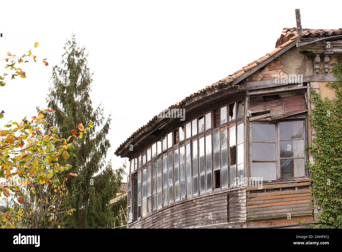 Broken window in an abandoned house Stock Photo - Alamy