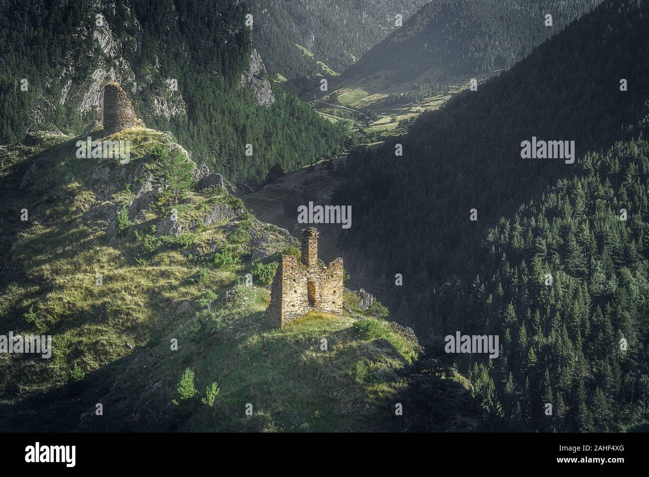 Mountain top castle hi-res stock photography and images - Alamy