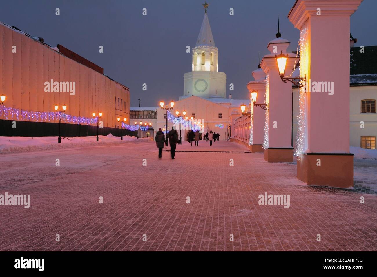 Russian road at night hi-res stock photography and images - Alamy