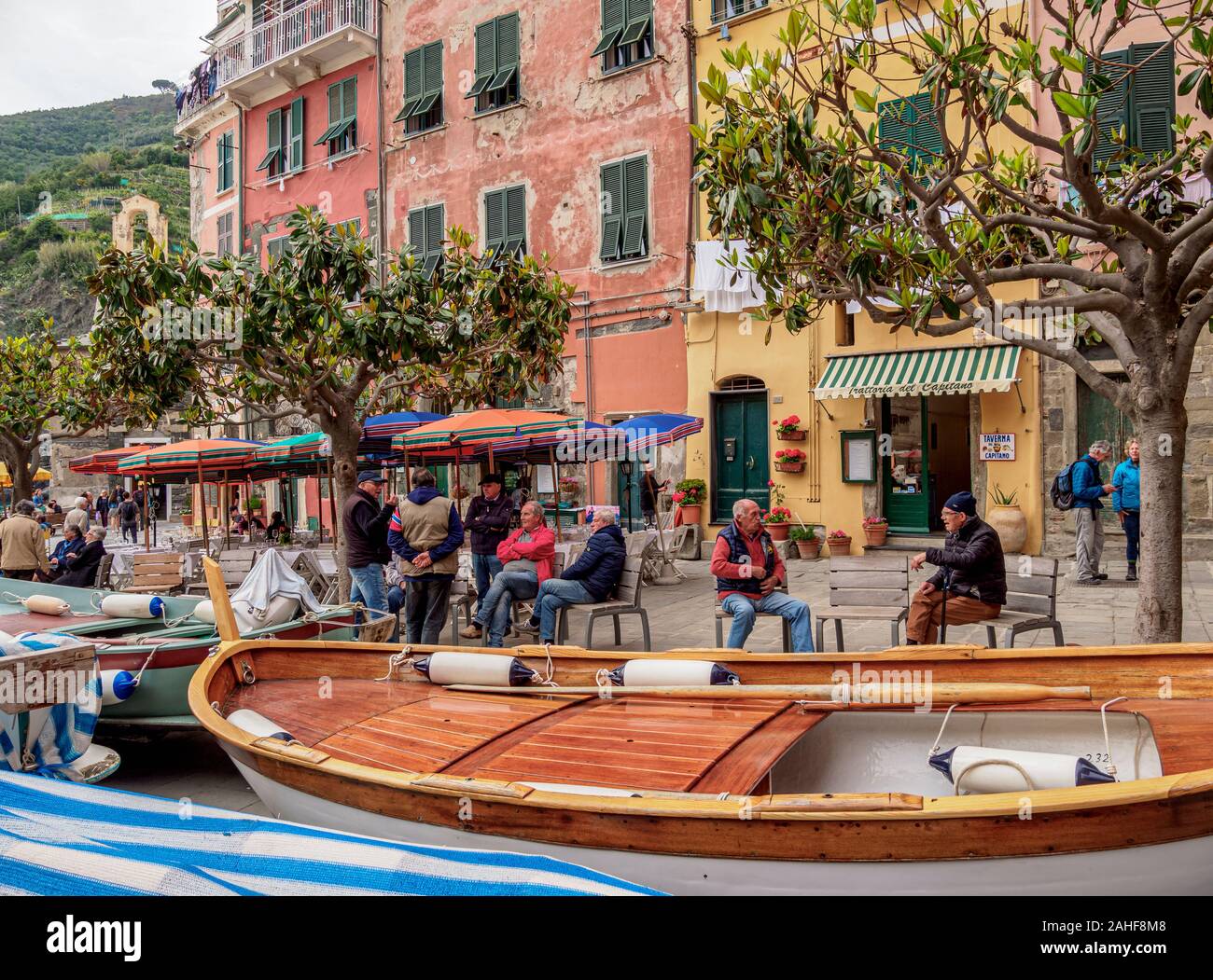 Piazza guglielmo marconi, vernazza hi-res stock photography and images ...