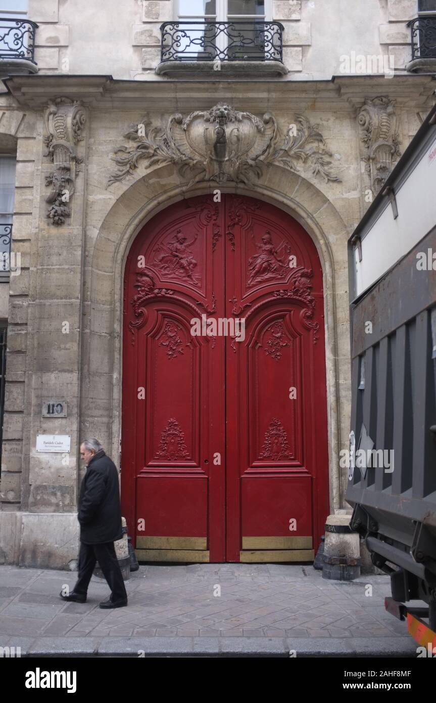 Parisian wood door hi-res stock photography and images - Alamy