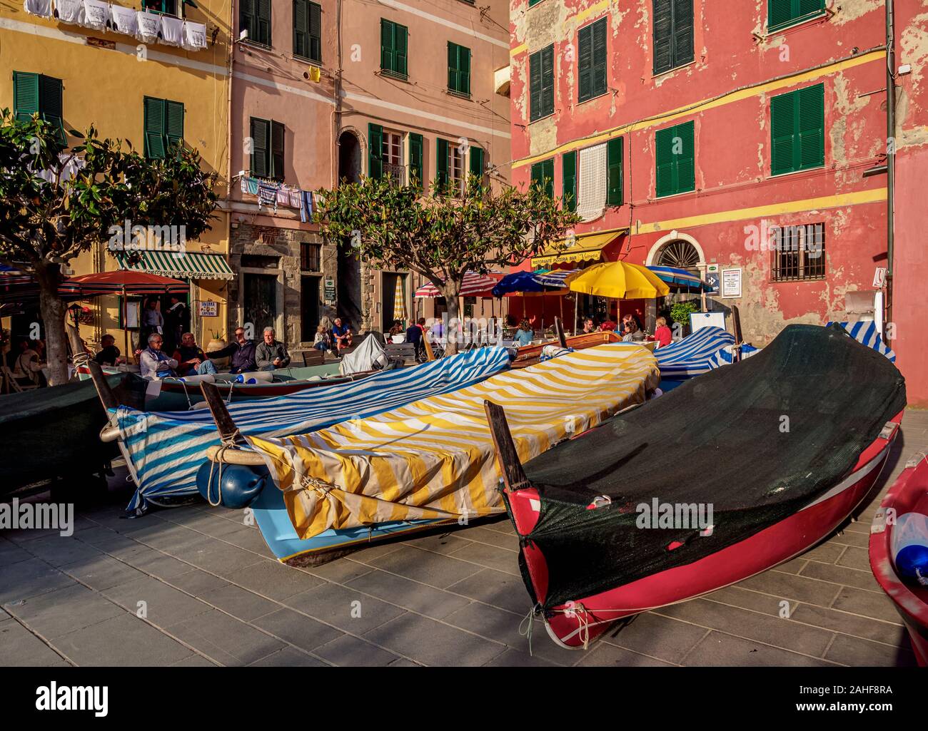 Piazza Guglielmo Marconi, Vernazza, Cinque Terre, UNESCO World Heritage ...