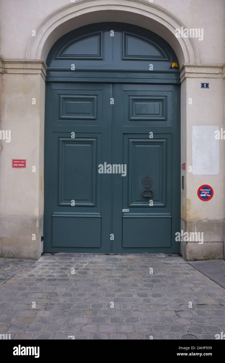 Parisian doors hi-res stock photography and images - Alamy