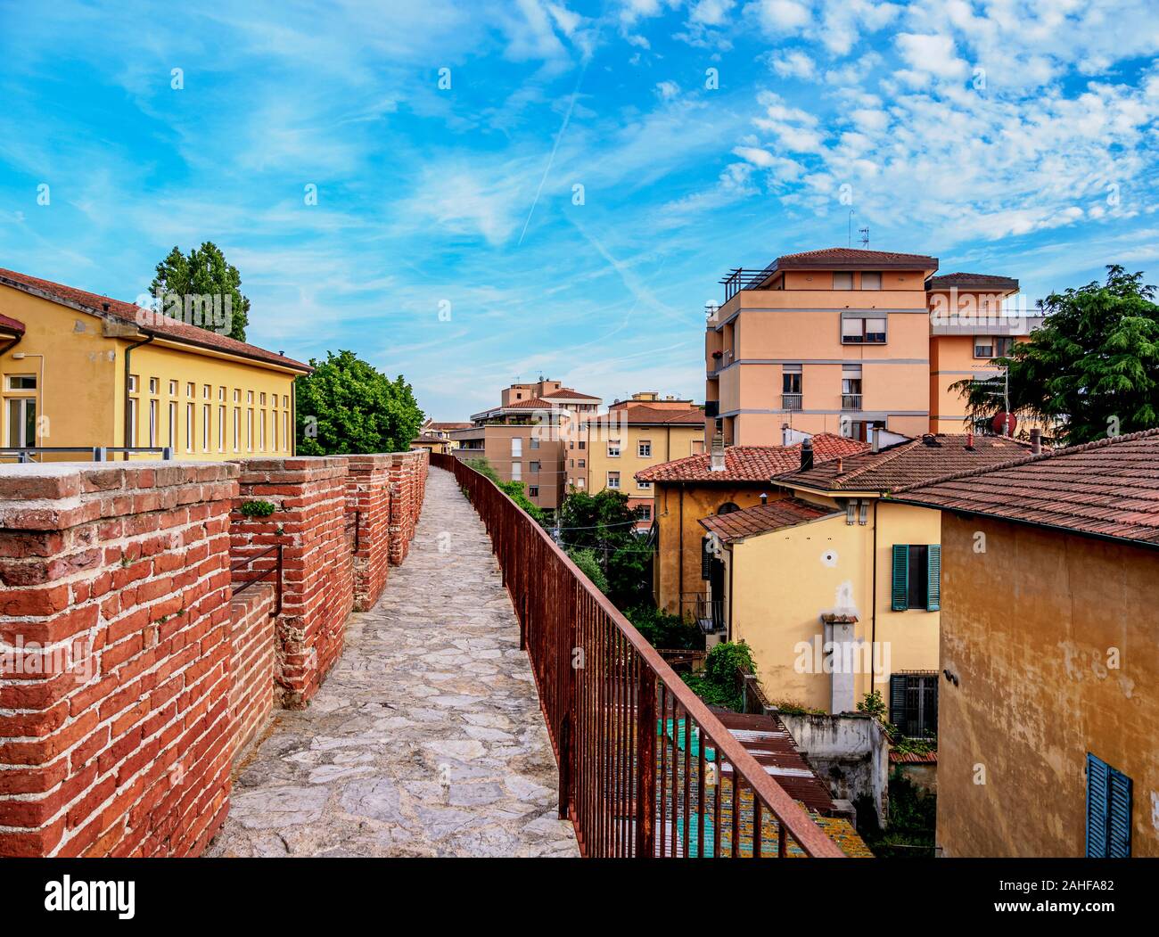 Walls of pisa hi-res stock photography and images - Alamy