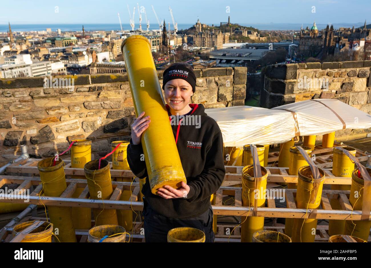 Edinburgh castle fireworks 2019 hi-res stock photography and images - Alamy