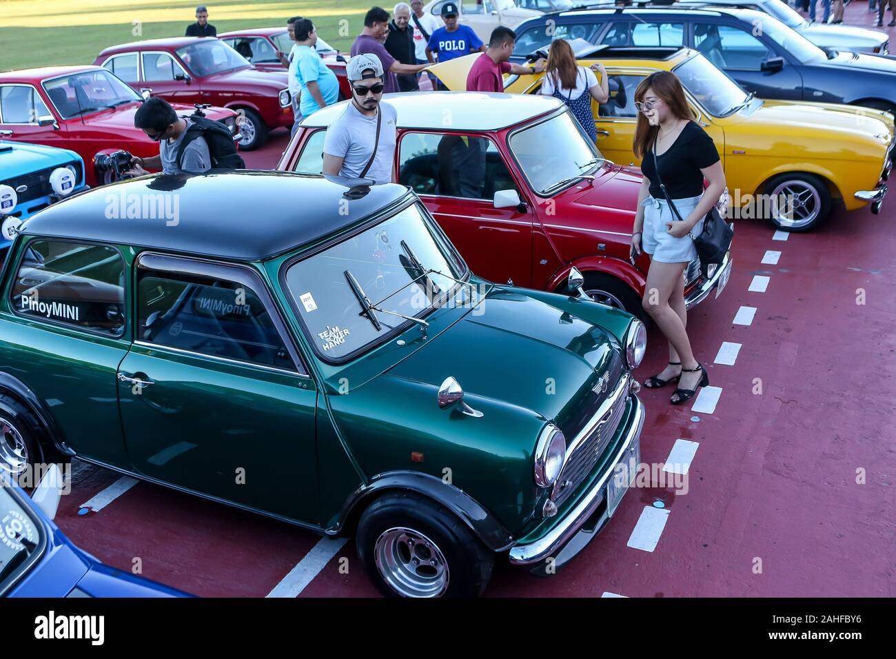 Quezon City, Philippines. 29th Dec, 2019. Car enthusiasts visit a ...
