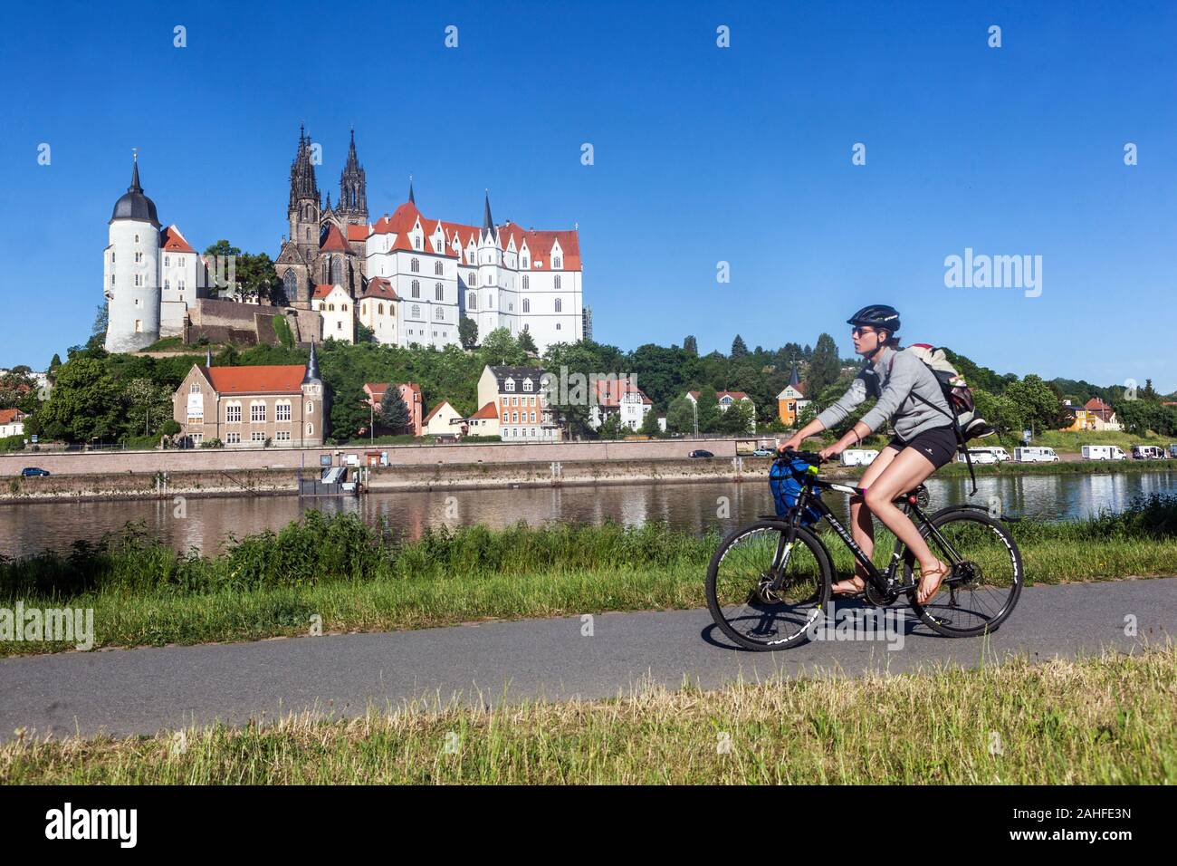 Old castle path hi-res stock photography and images - Alamy