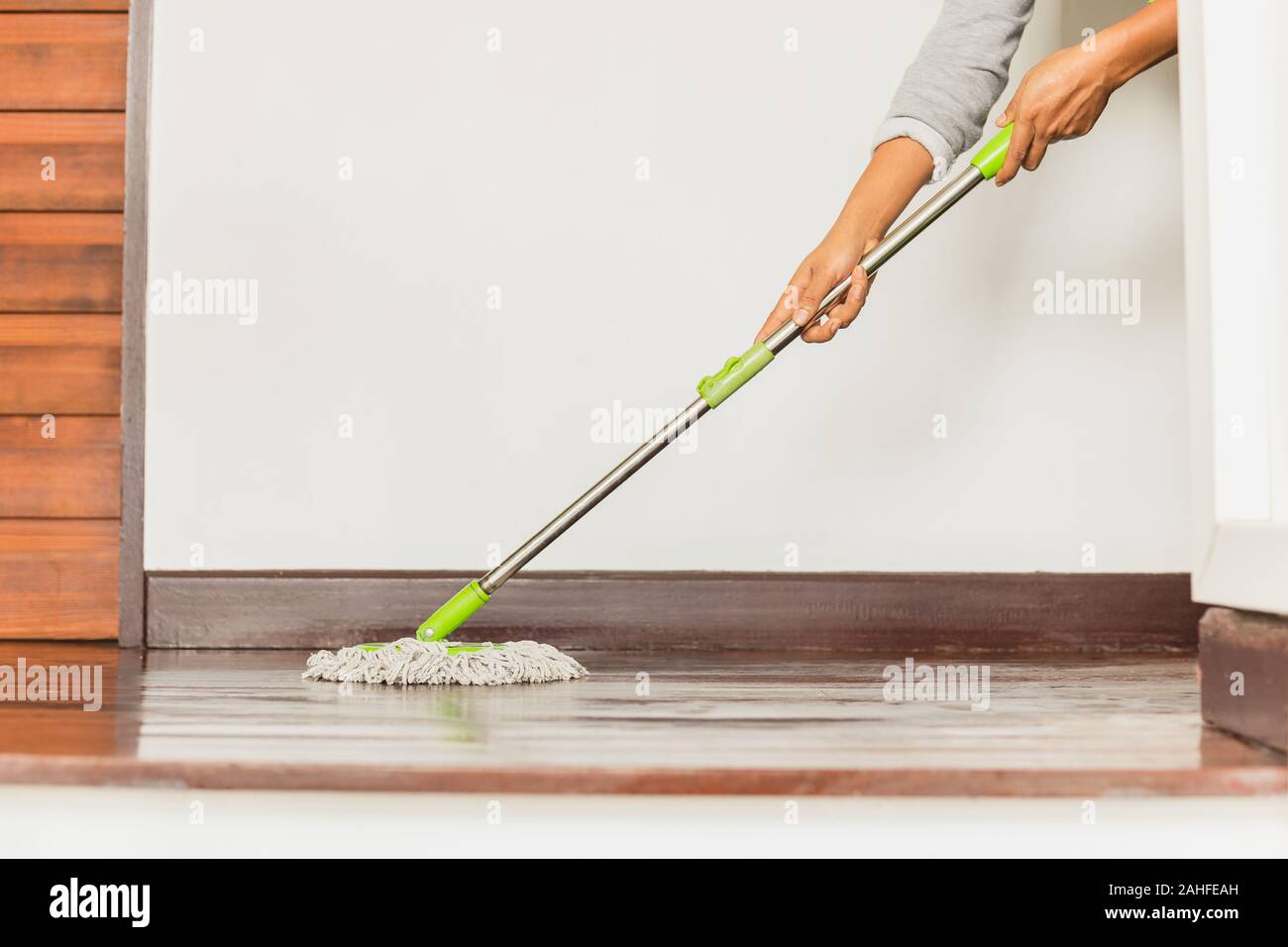 Hand holding mop hi-res stock photography and images - Alamy