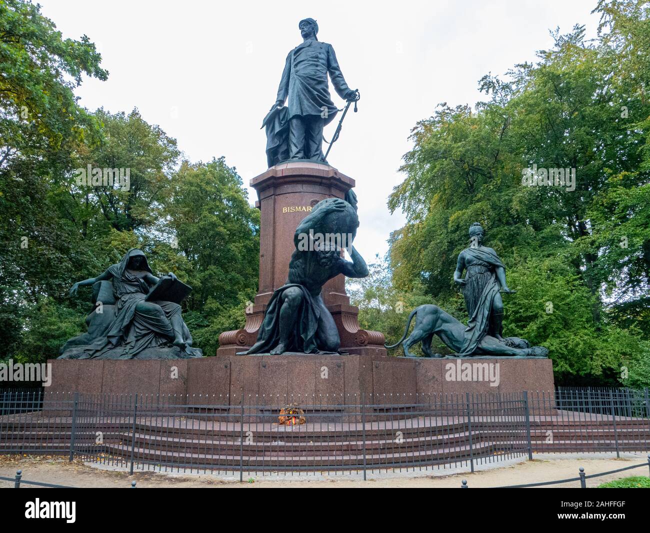 Germania statue hi-res stock photography and images - Alamy