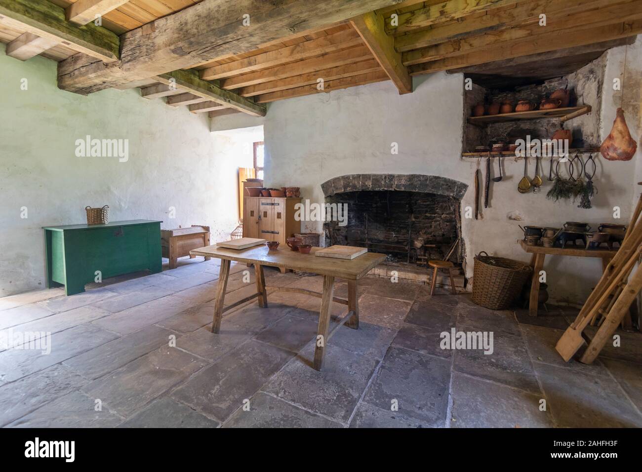 Medieval kitchen hi-res stock photography and images - Alamy