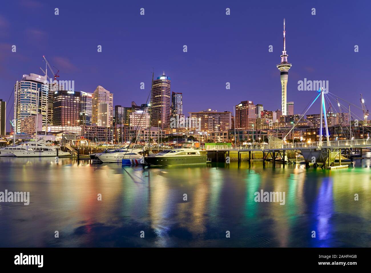 Auckland harbour bridge hi-res stock photography and images - Alamy