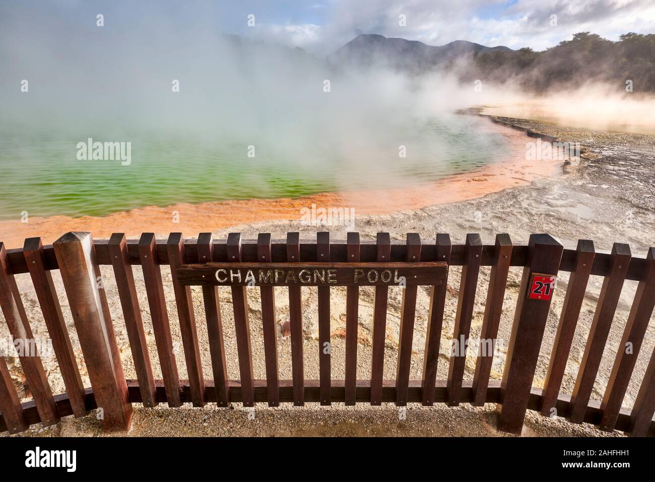 Zealand champagne hi-res stock photography and images - Alamy