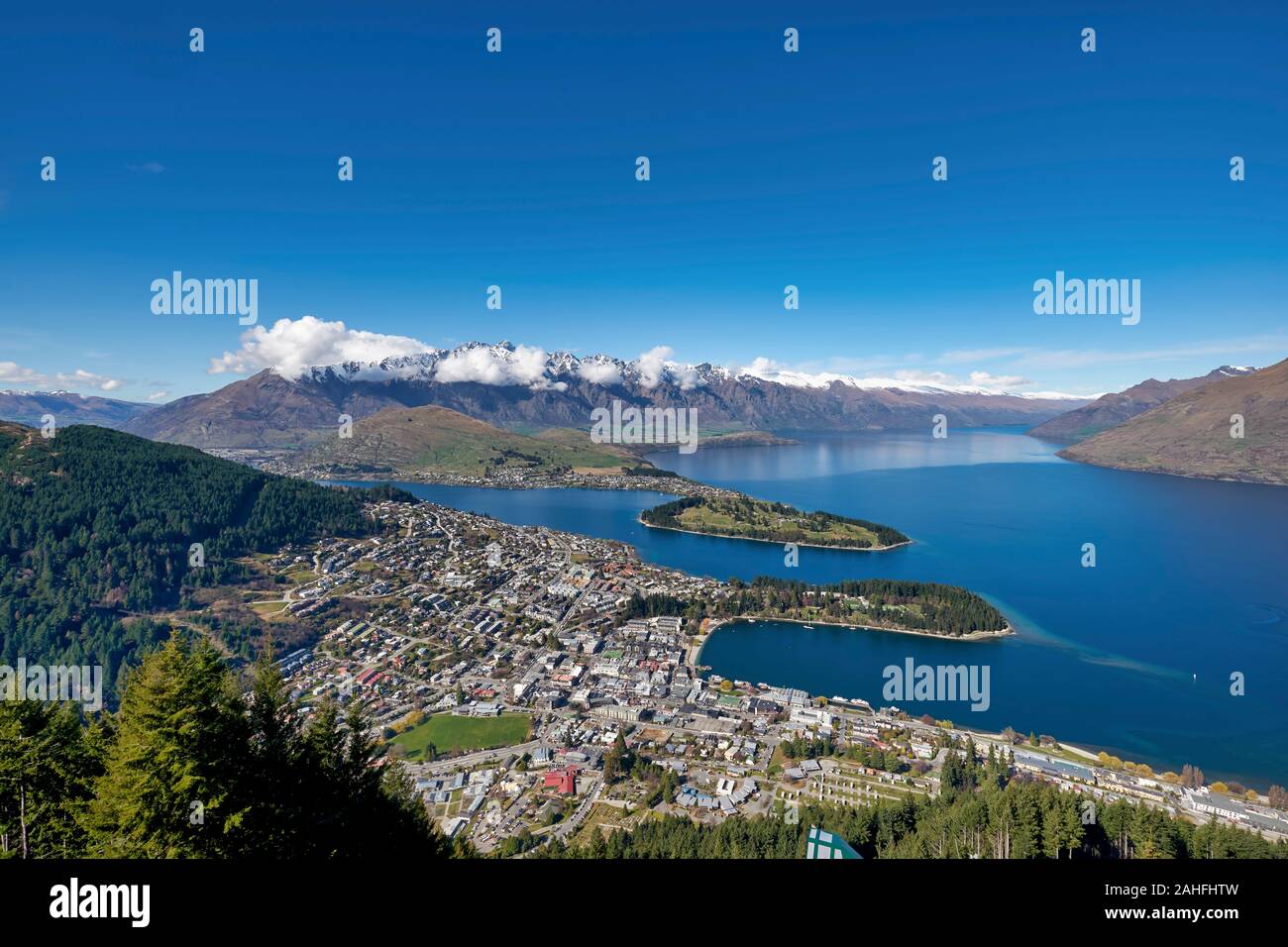 Skyline queenstown hi-res stock photography and images - Alamy