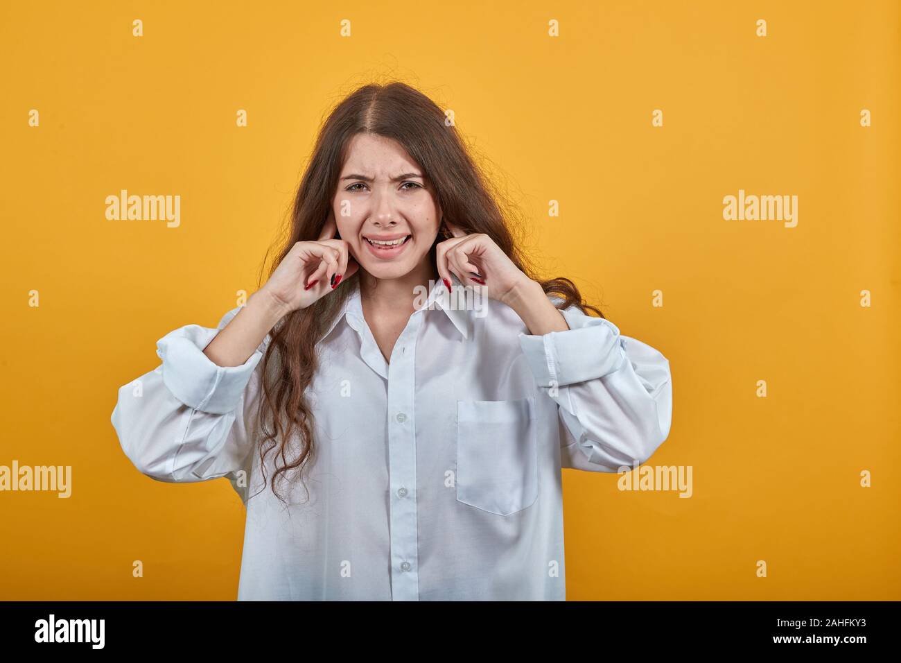 Squeezing together hi-res stock photography and images - Alamy