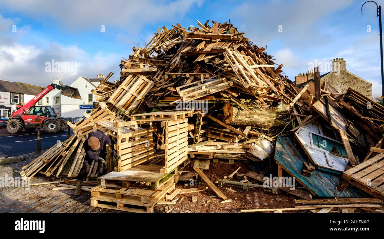 Biggar, Scotland 29th December 2019:: Building the Biggar Hogmanay ...