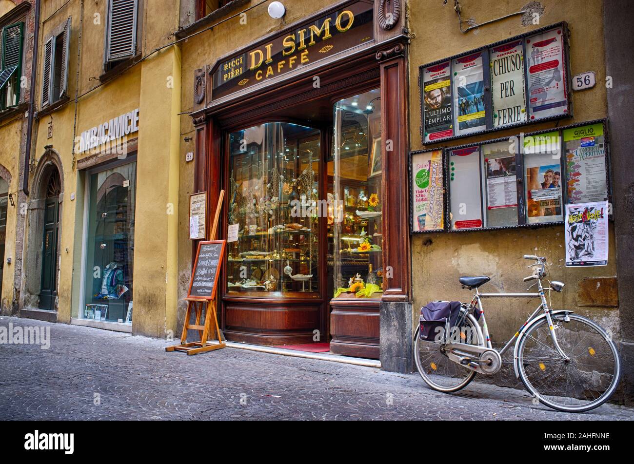 Luca italy cafe hi-res stock photography and images - Alamy