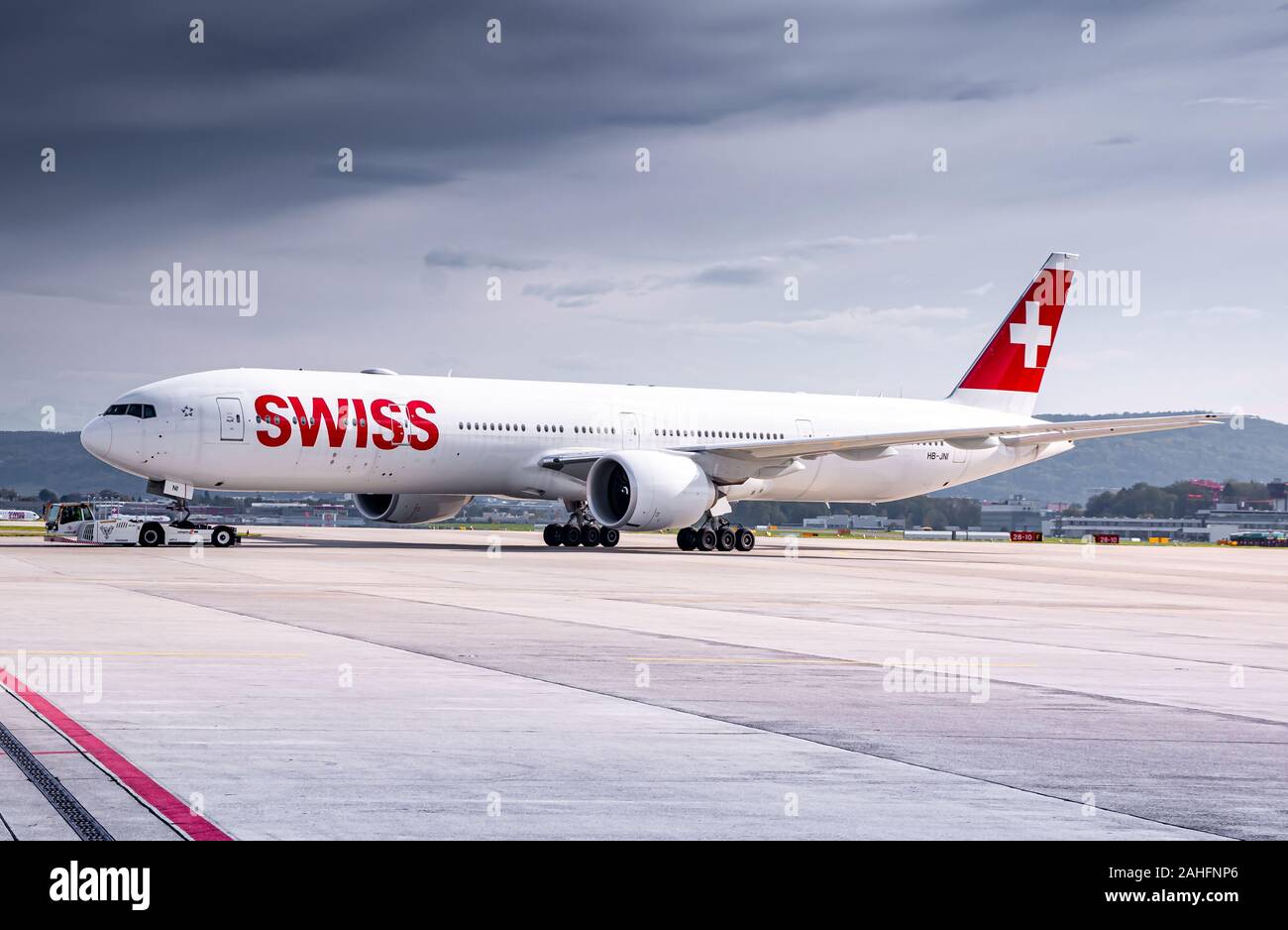 Boeing 777 300 swiss hi-res stock photography and images - Alamy
