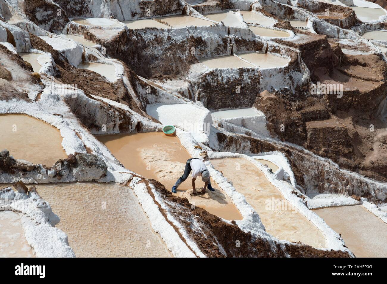 Extracting pond salt hi-res stock photography and images - Alamy