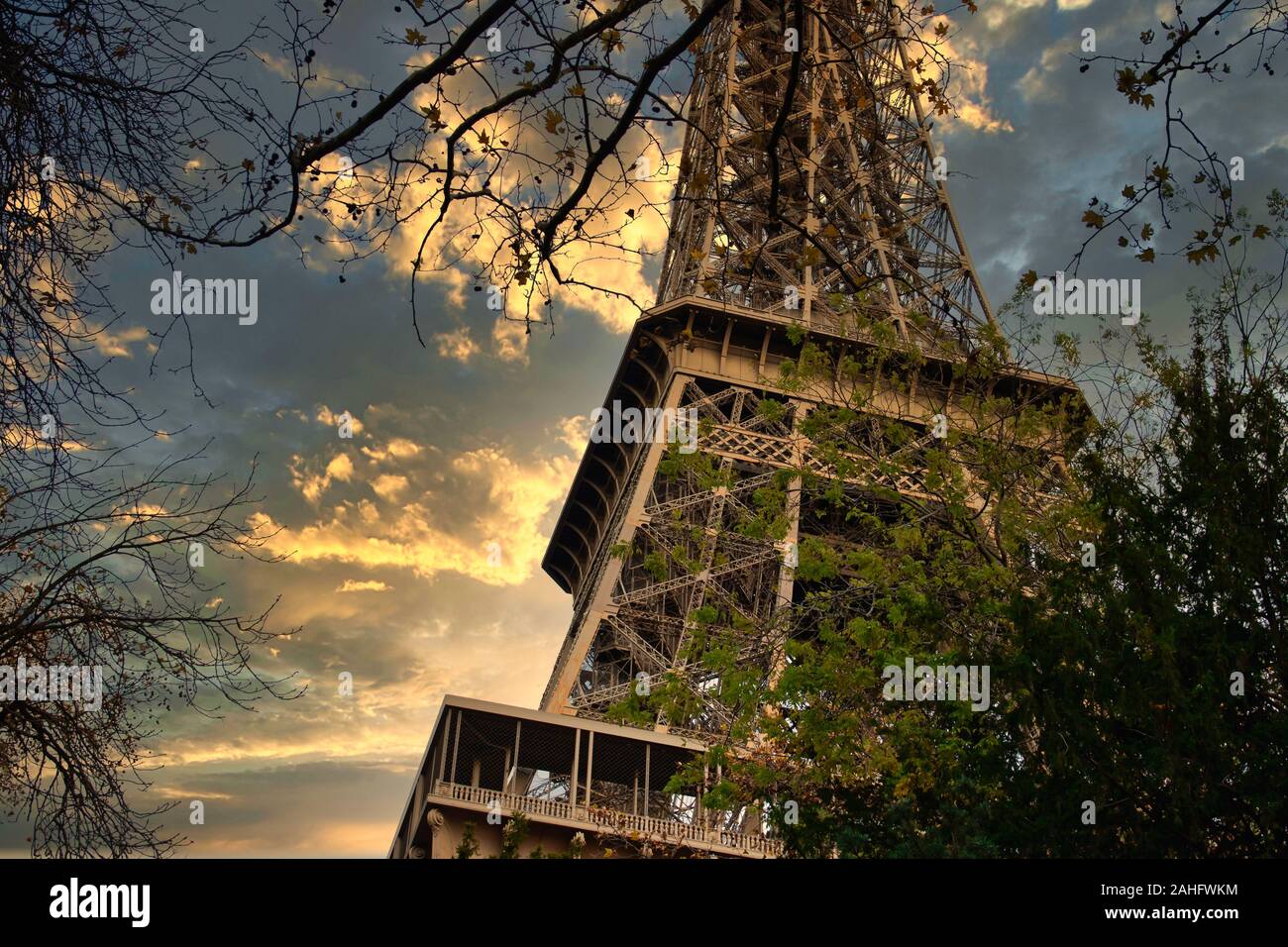 Tower at sunset hi-res stock photography and images - Alamy