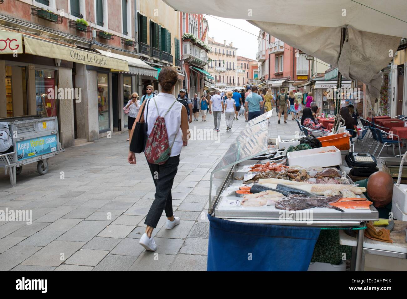 Fishmongers Stall High Resolution Stock Photography and Images - Alamy