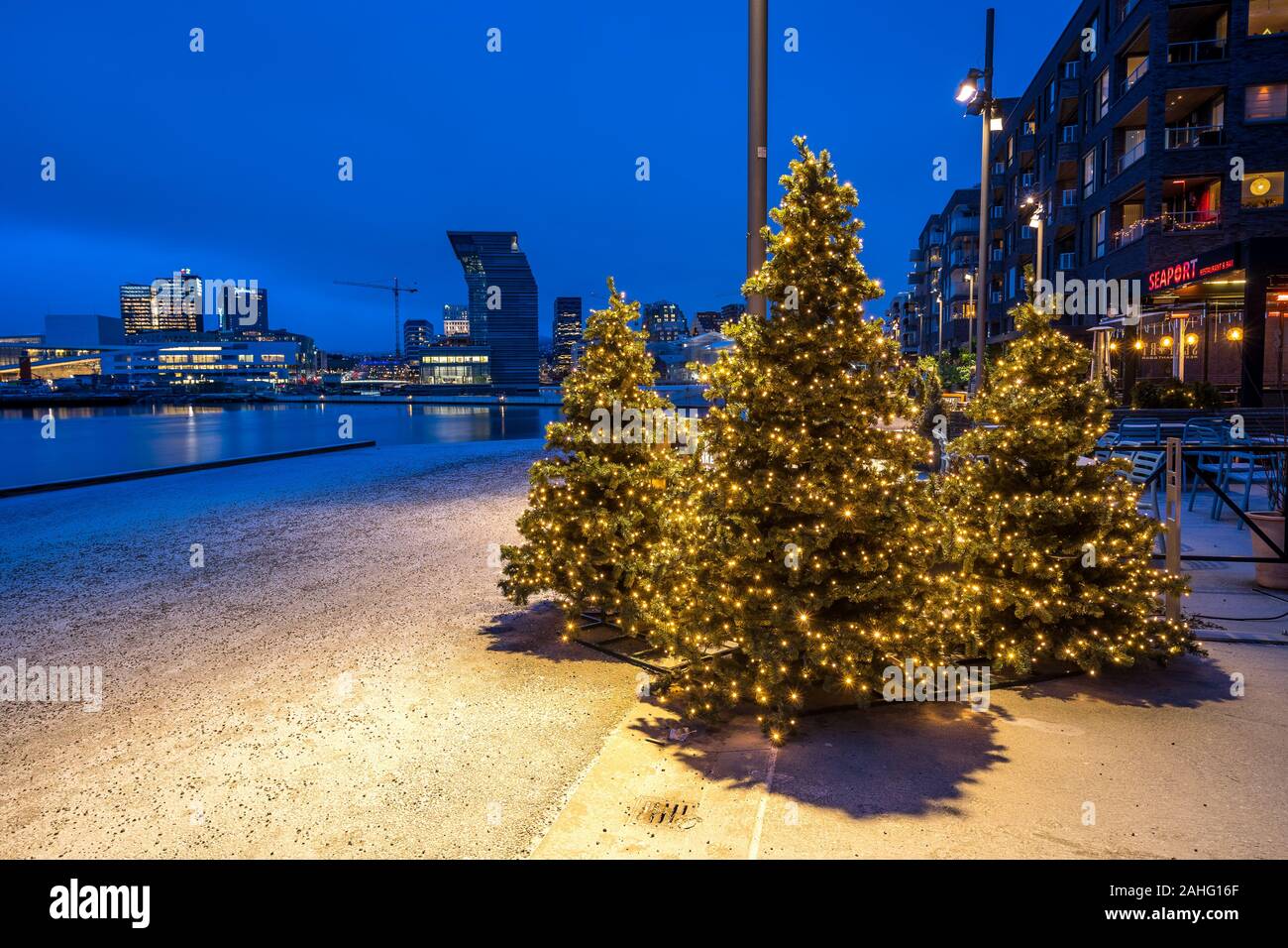Oslo street christmas hi-res stock photography and images - Alamy