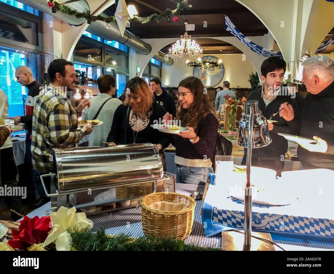 Meeting for meals hi-res stock photography and images - Alamy