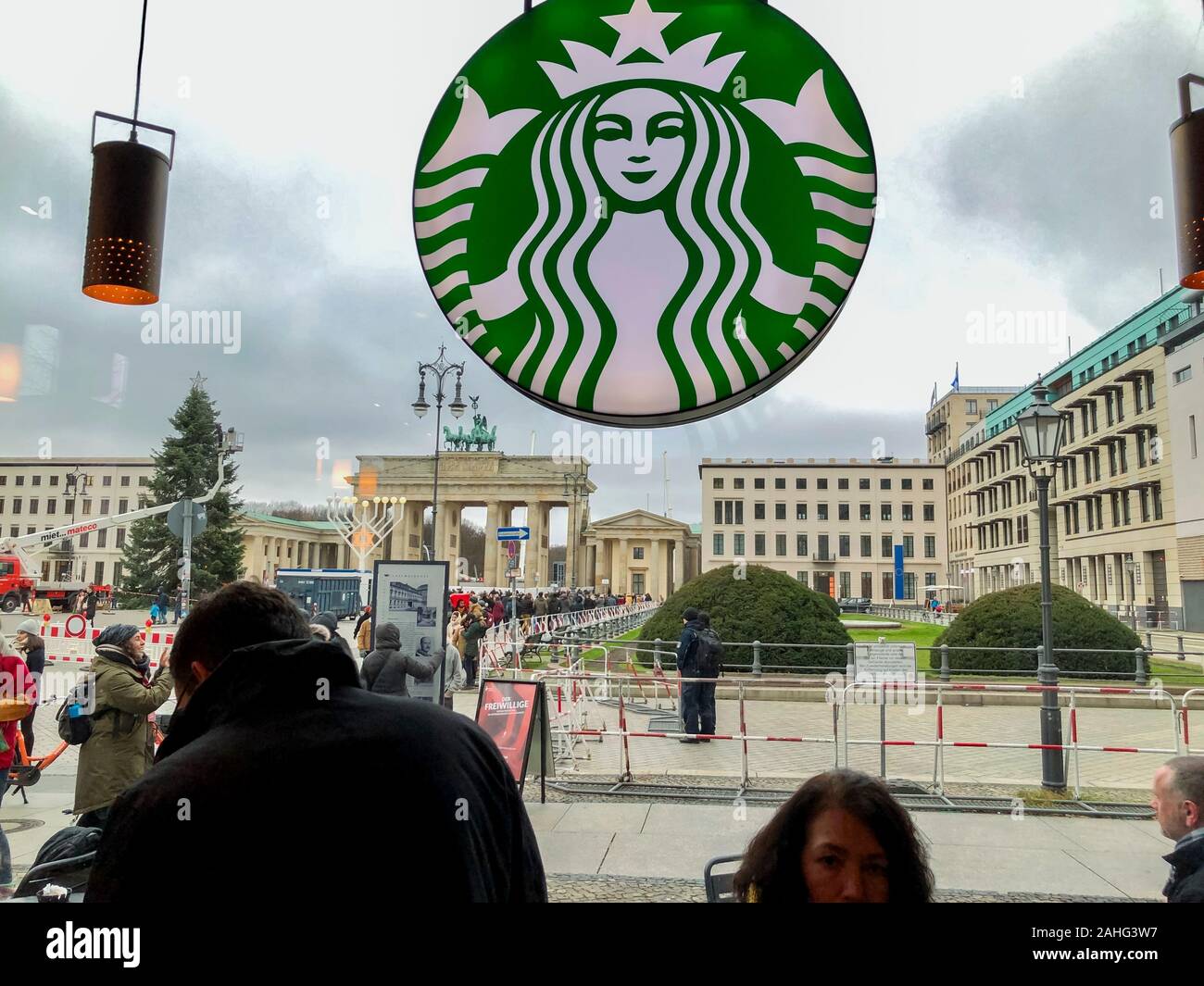 Starbucks coffee shop berlin germany hi-res stock photography and ...