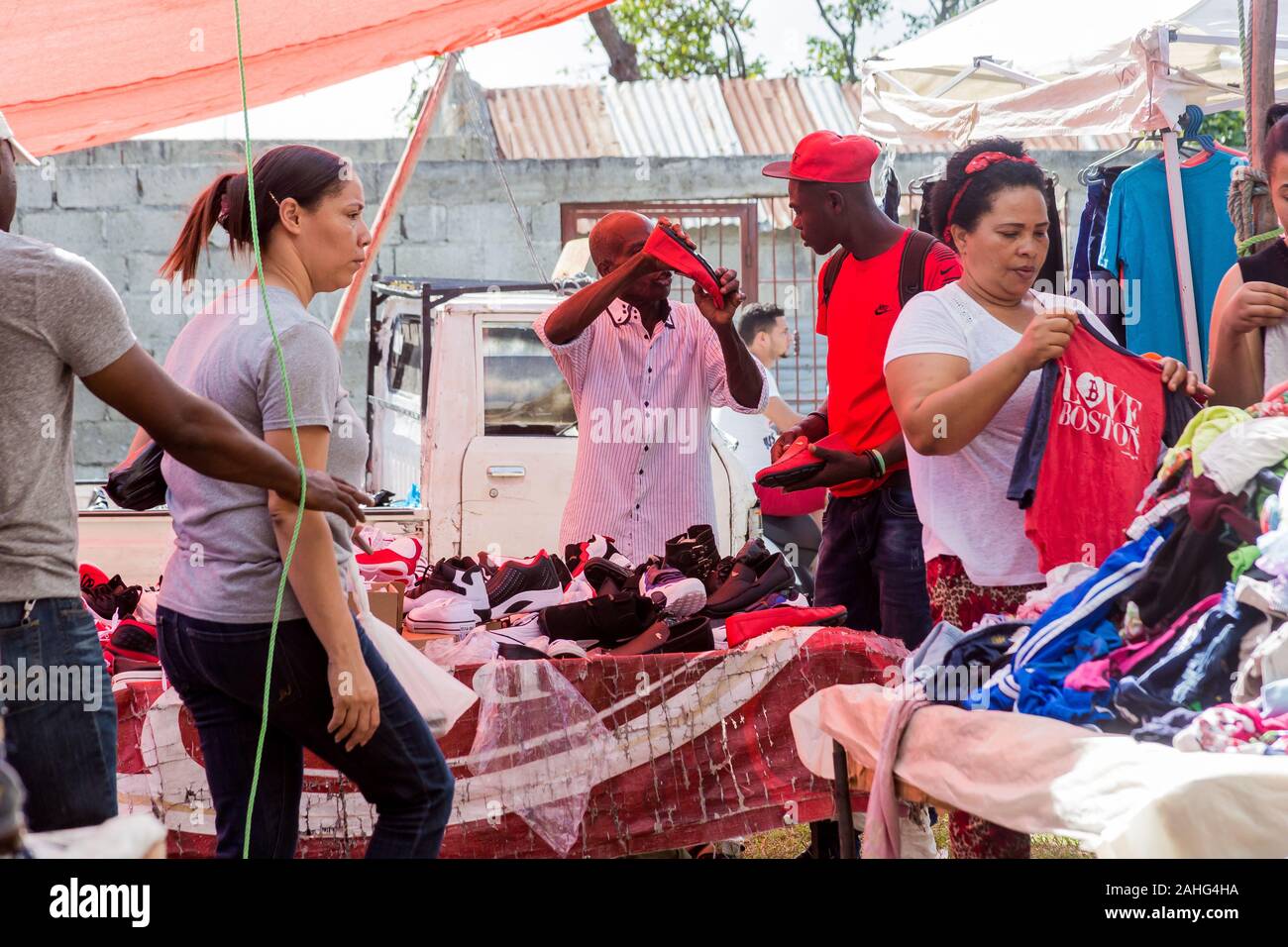 Buying selling poor hi-res stock photography and images - Alamy