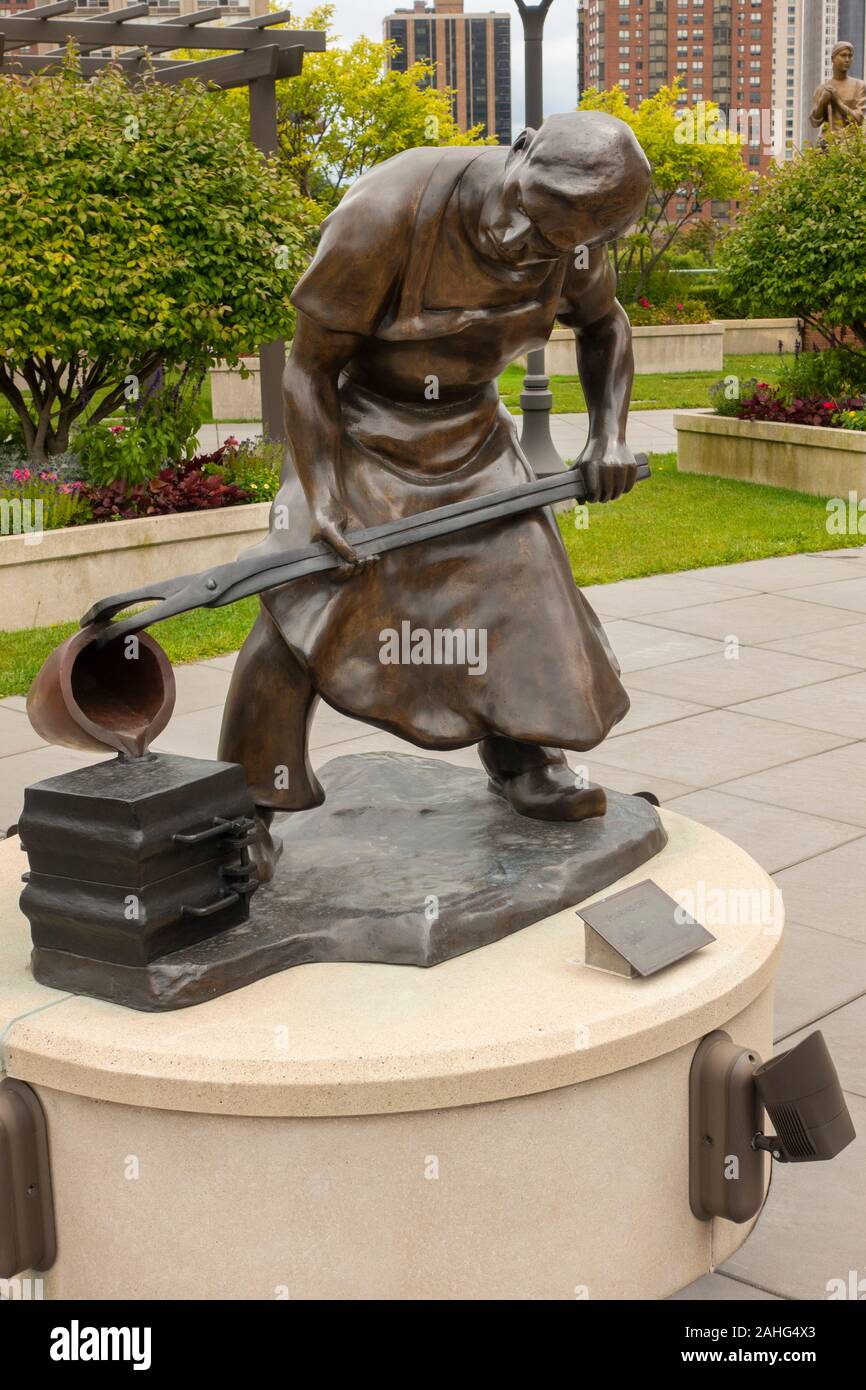 Milwaukee statue hi-res stock photography and images - Alamy