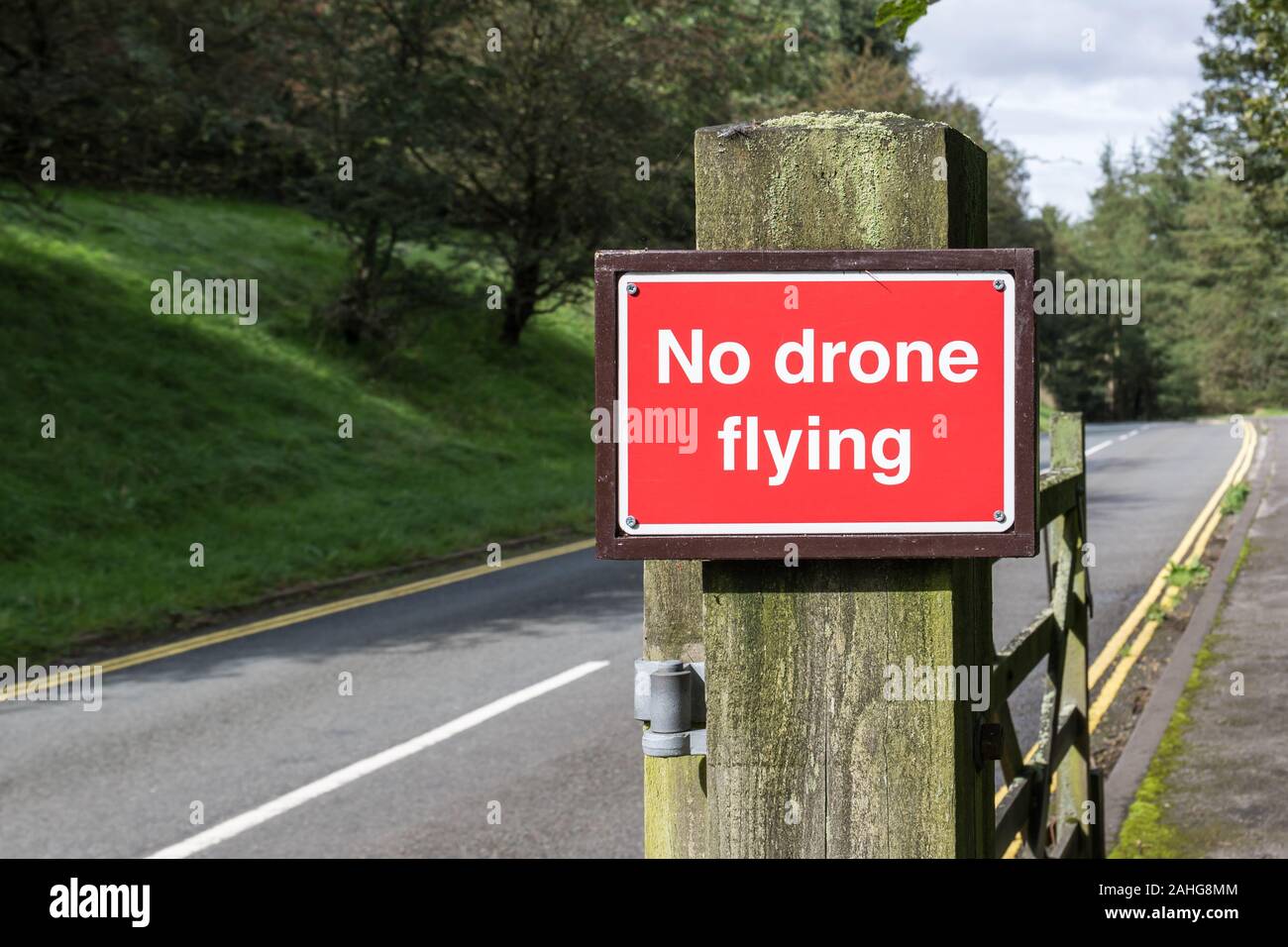 No drone flying sign near Ladybower Reservoir, Peak District, UK Stock ...
