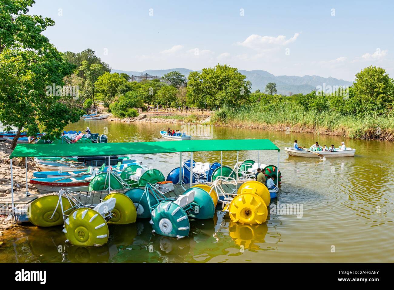 Islamabad Lake View Park Picturesque Breathtaking View of Boat Pick Up ...