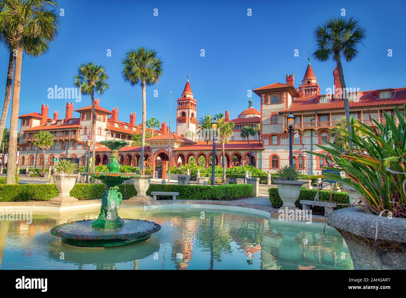 Educational structures hi-res stock photography and images - Alamy