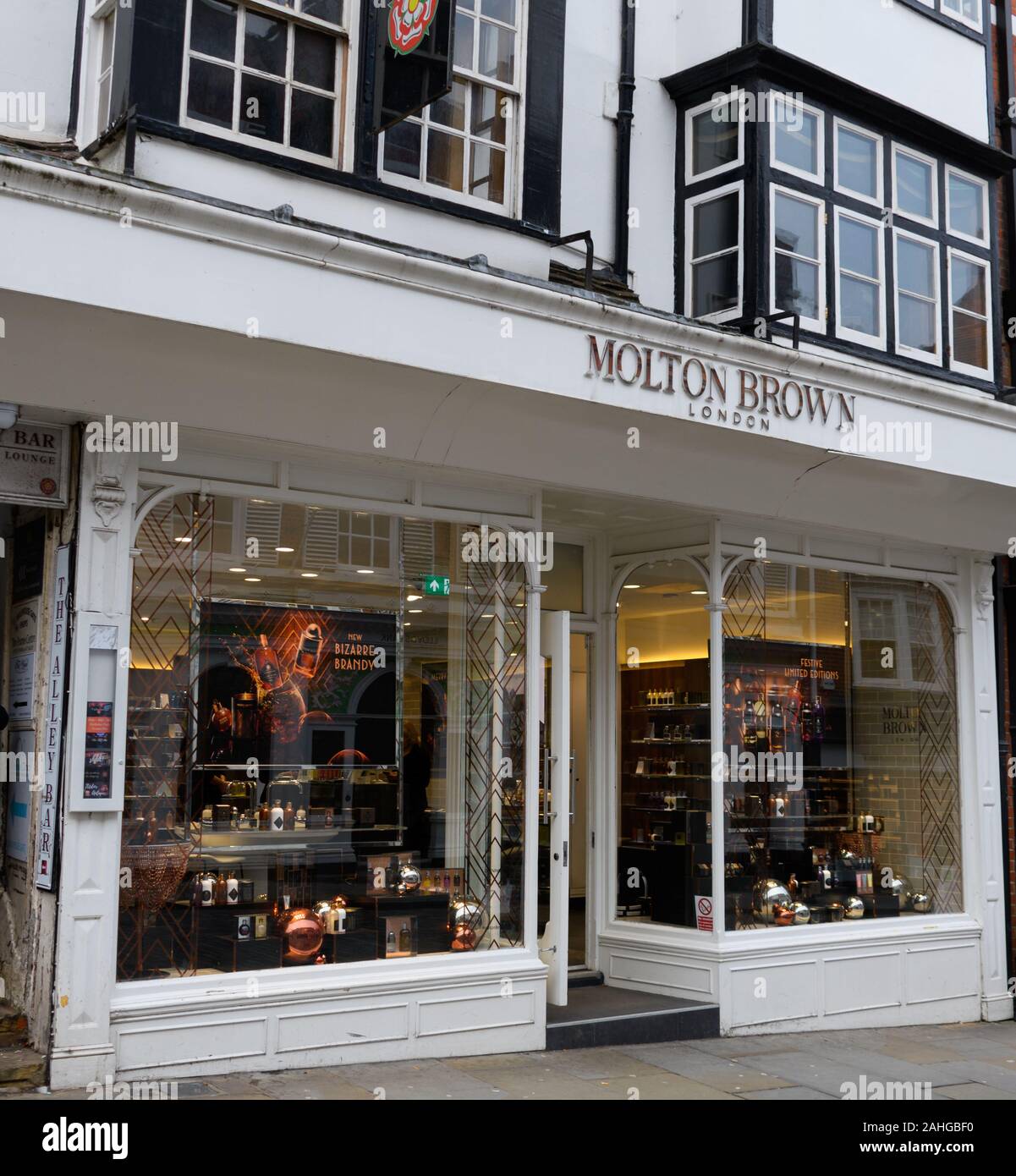 Molton brown hi-res stock photography and images - Alamy