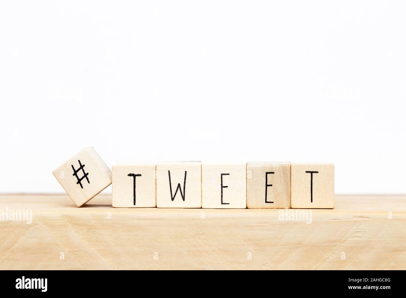 Tweet word hi-res stock photography and images - Alamy