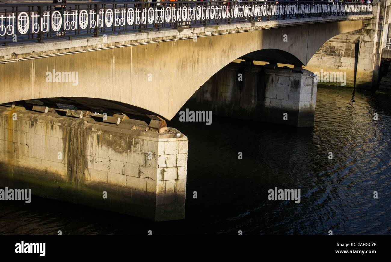 Cement bridge railing hi-res stock photography and images - Alamy