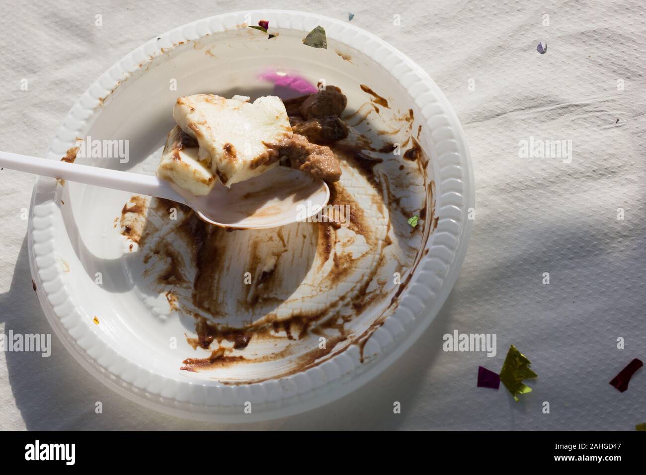 Smashed cake hi-res stock photography and images - Alamy
