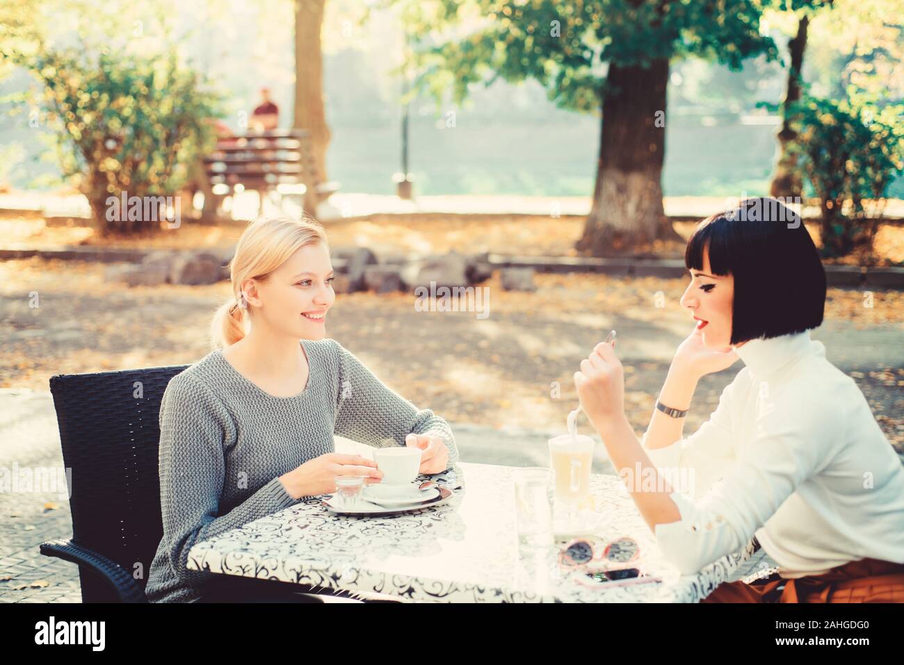 Hot gossip girls hi-res stock photography and images - Alamy