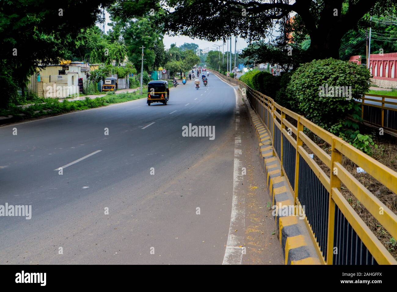 Indian Road With Few Vehicles Stock Photo - Alamy