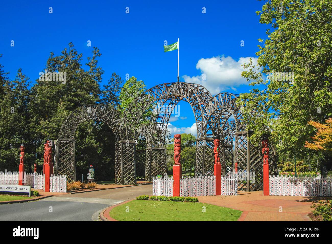 Maori entrance gate hi-res stock photography and images - Alamy