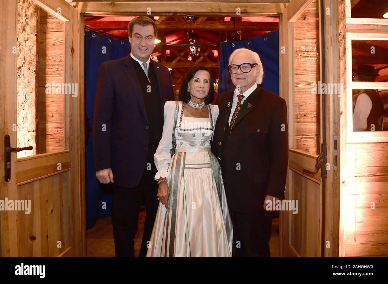 Erding, Germany. 29th Dec, 2019. Werner Brombach (r), owner of Erdinger ...