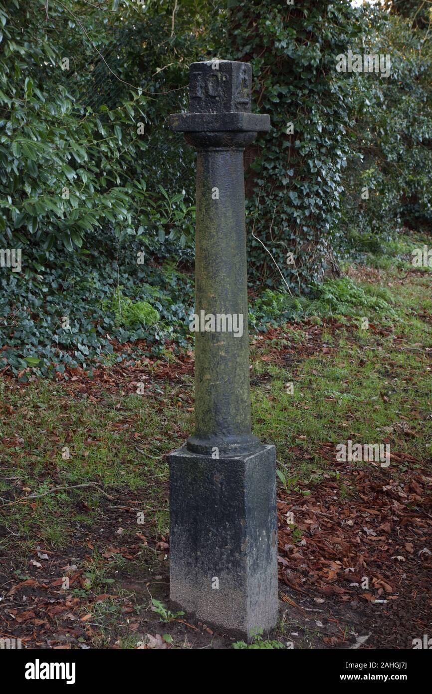 Cast iron pillars hi-res stock photography and images - Alamy