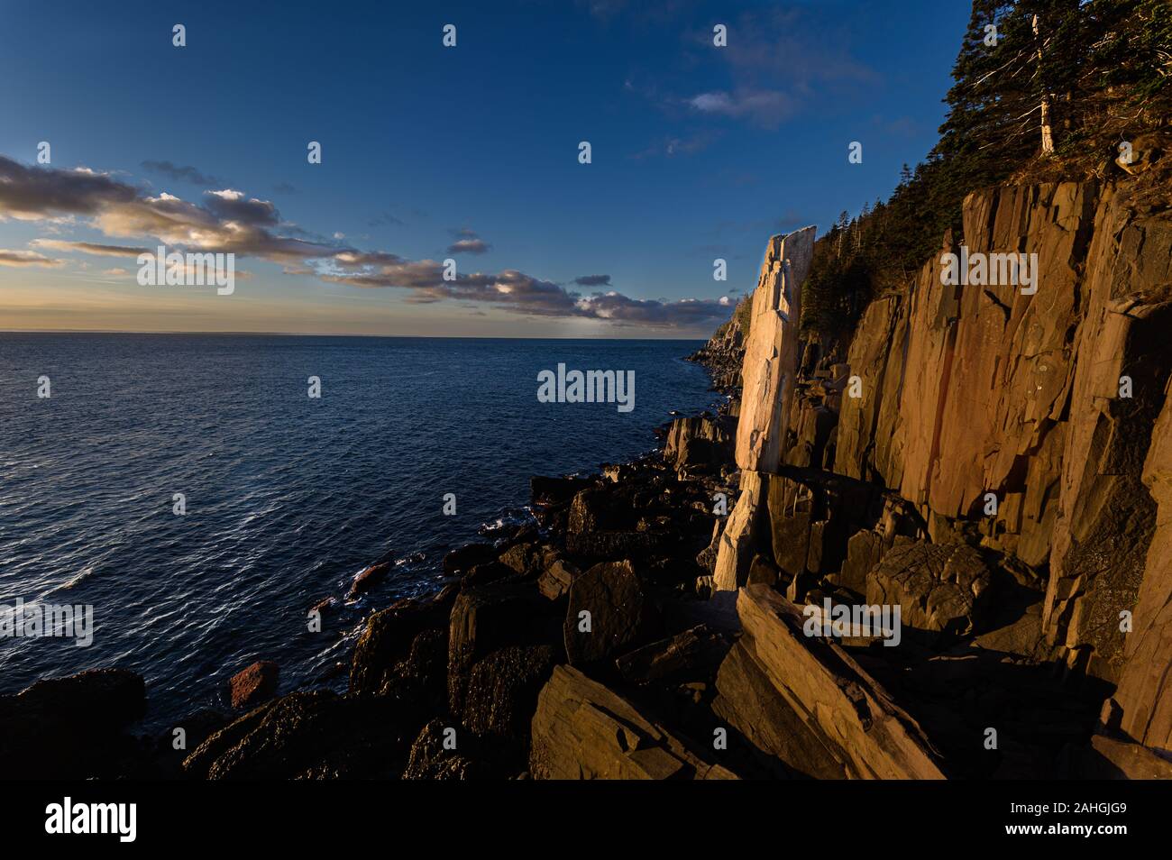 Balancing rock canada hi-res stock photography and images - Alamy